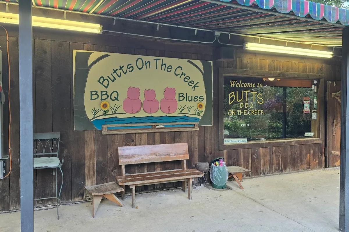 Pop's Butts On The Creek LLC - Restaurant in Maggie Valley